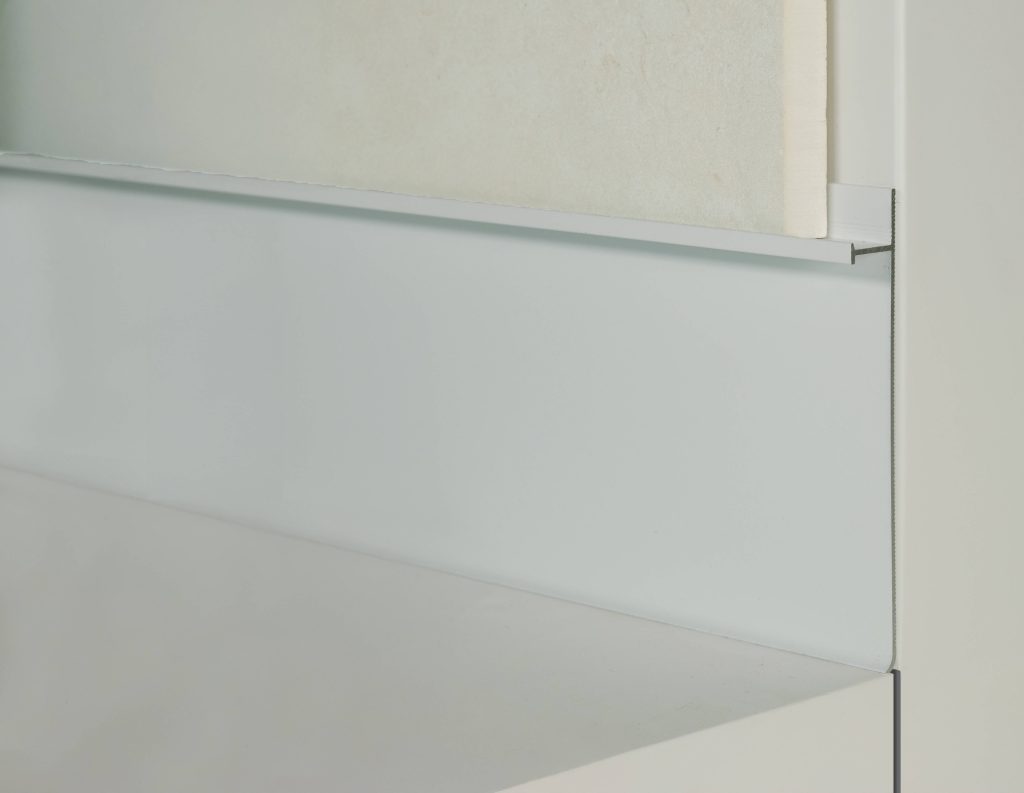 Plinta retrasa Alb Mat tip shadow-gap cu leduri Profilitec Plano PS ...