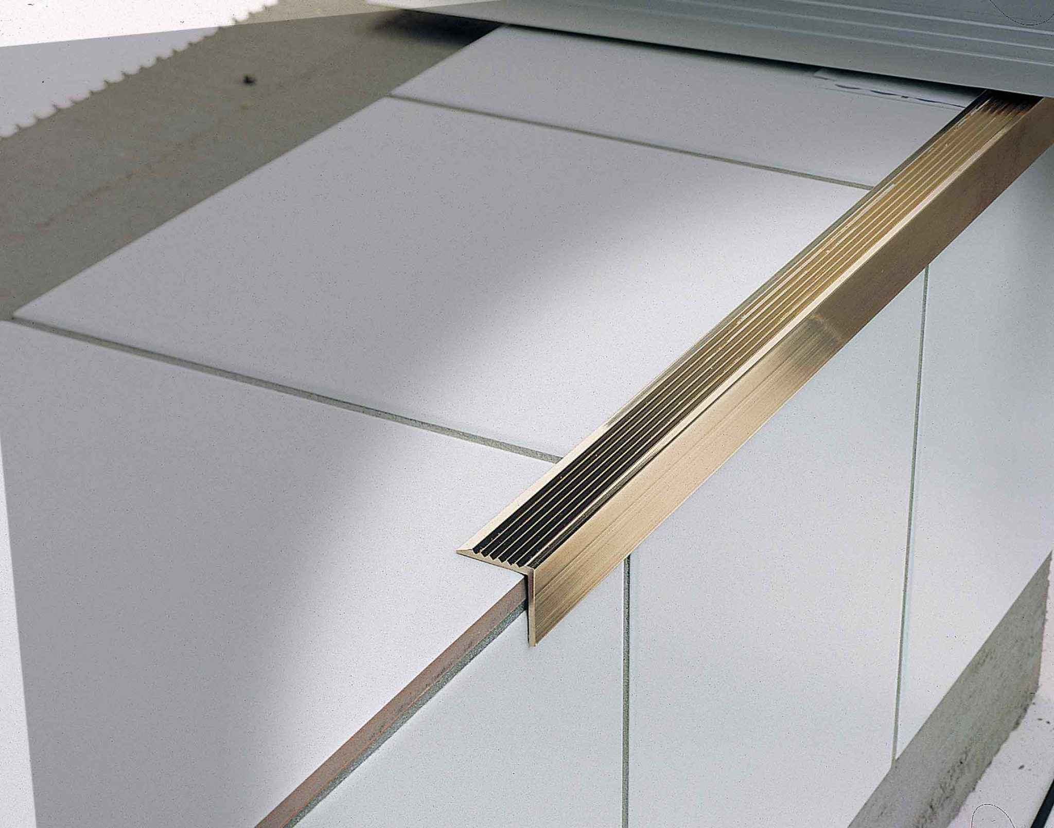 Profil treapta antiderapant alama polisata Profilitec AE-OLN - supertech