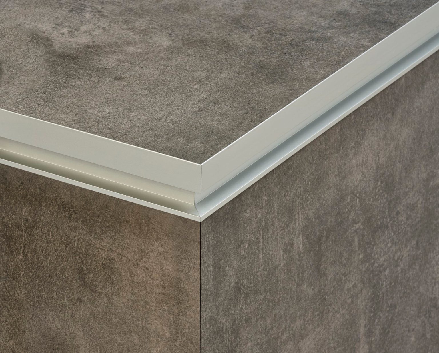 Profil treapta elegant cu leduri Novopeldaño Eclipse Aura negru mat ...